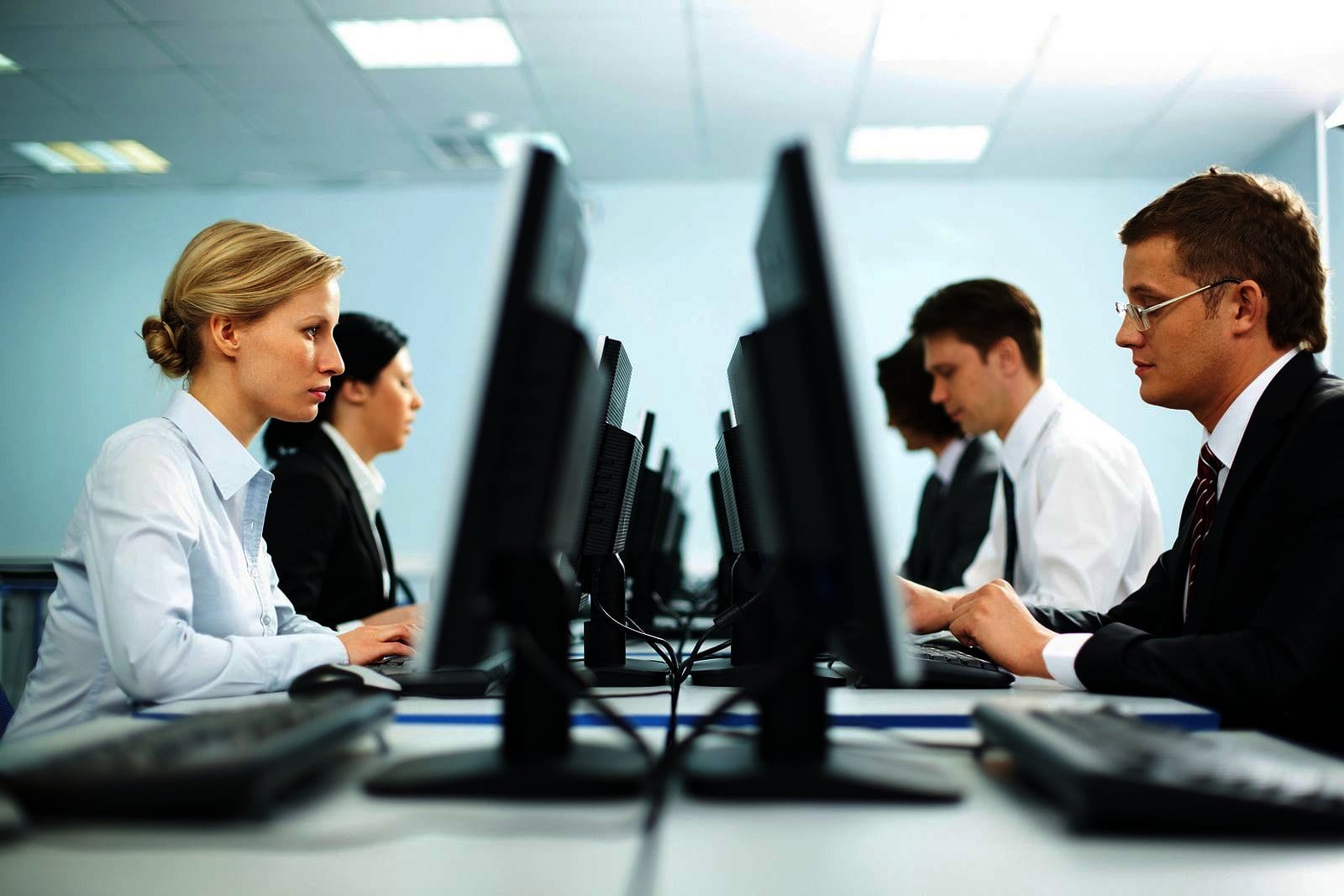 Why investing in real estate and having a full-time job is good | Mashvisor