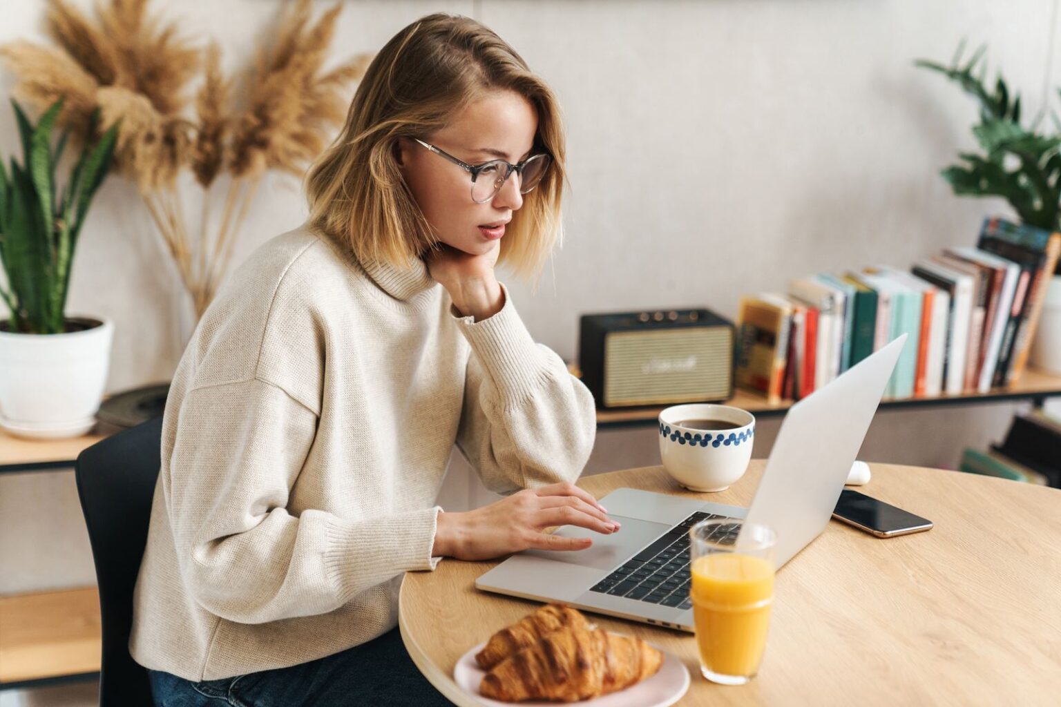 Airbnb Host Fees What You Need To Know Mashvisor